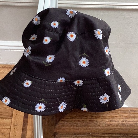 Alice + Olivia | Accessories | Daisy Bucket Hat | Poshmark